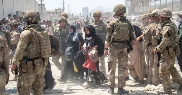 Phương Tây sắp hoàn tất việc sơ tán khỏi Afghanistan, Anh dọa sẽ trừng ...